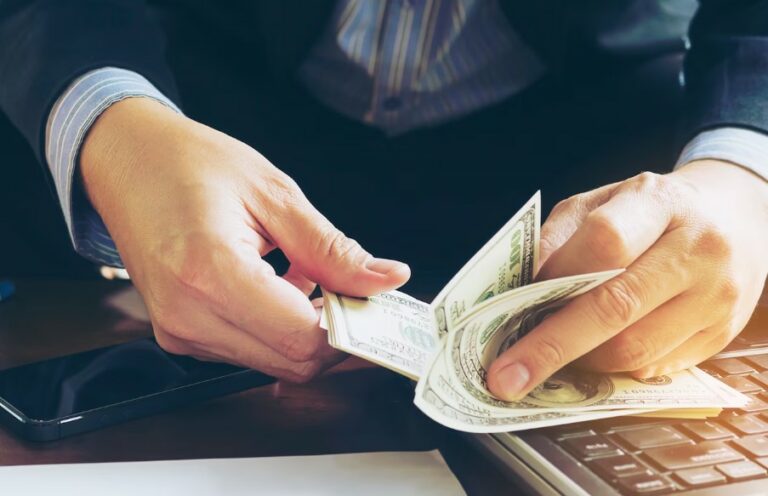 Top 10 Benefits of Using an Online Lawyers - The Law App